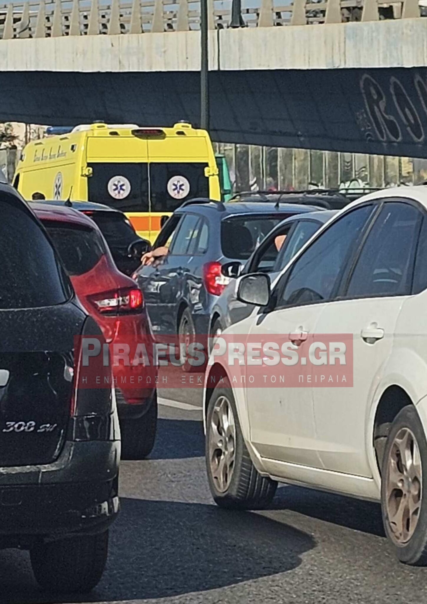 Τώρα: Τρομακτικό τροχαίο ΙΧ με μηχανή στον Κηφισό - Πυροσβεστική και ...